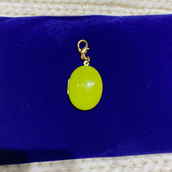 Vintage | Jewelry | Vintage Lime Green Locket | Poshmark